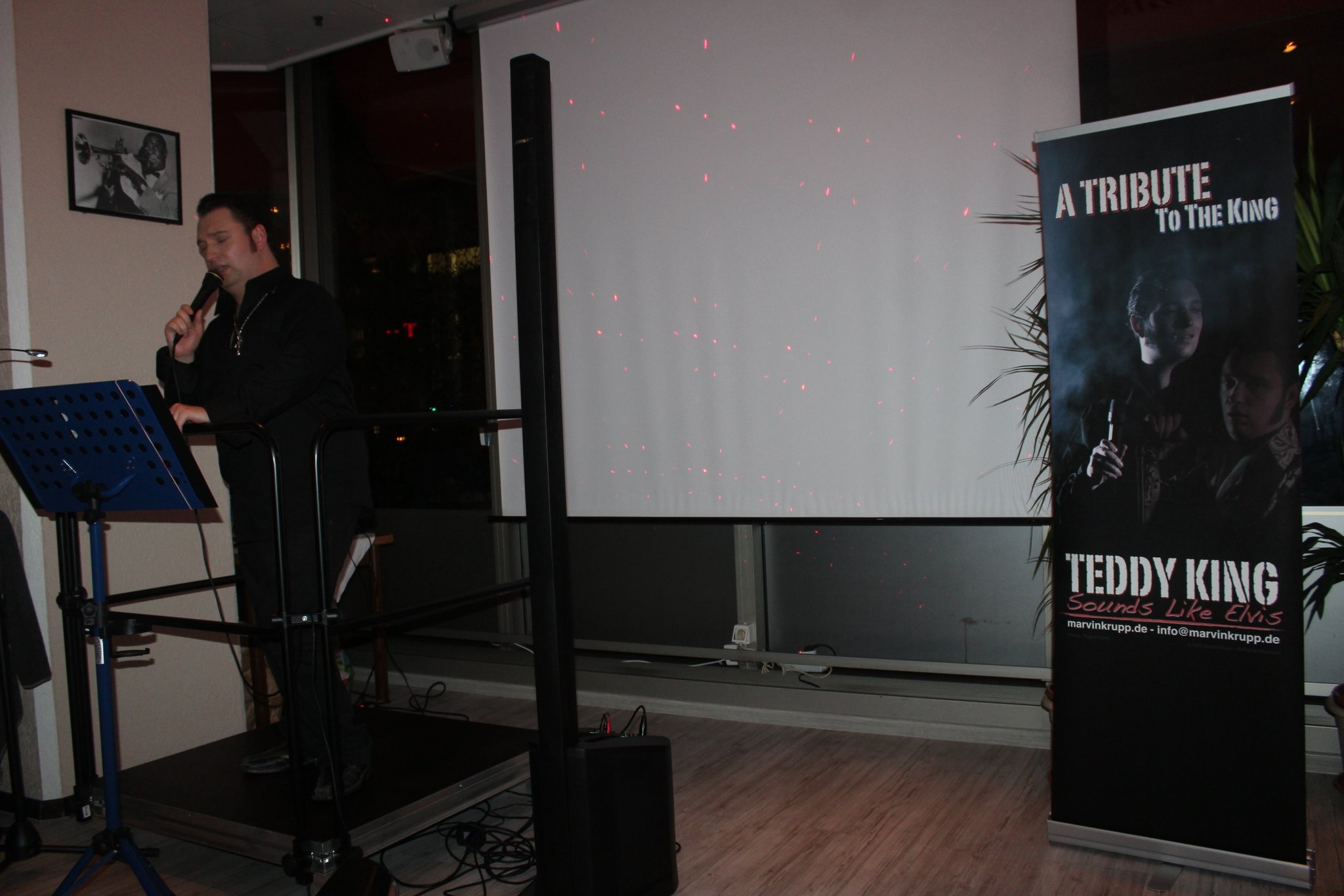 "Teddy King" präsentierte rasante Rock´n Roll Show im "Frankys" in ...