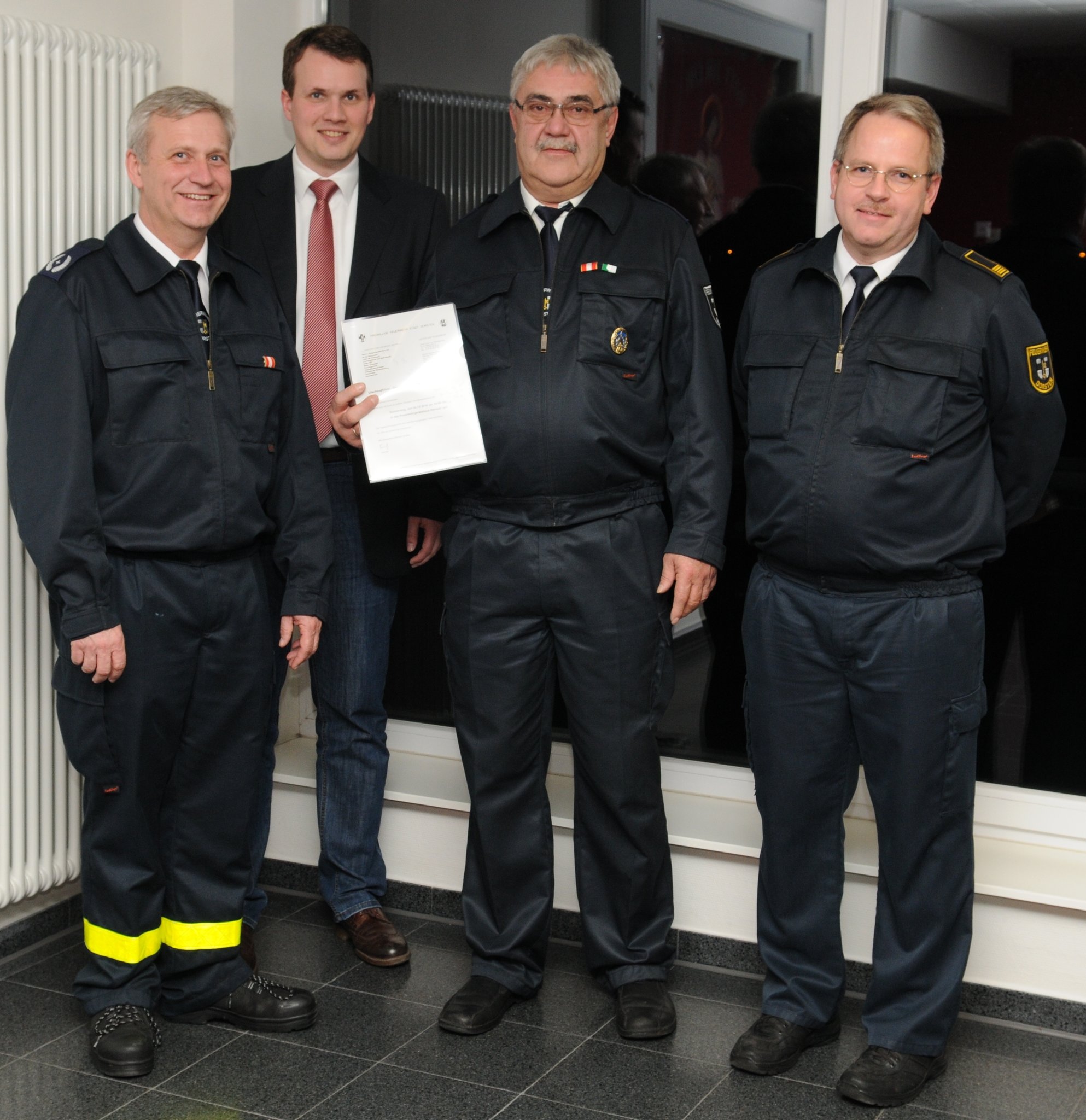 Langjähriges Engagement in der Freiwilligen Feuerwehr: Ehrung der Stadt ...