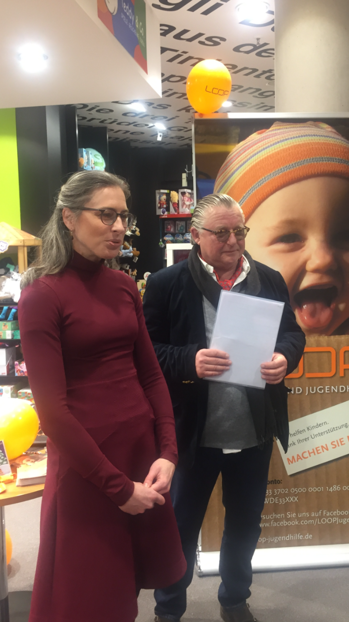 Dr. Vera Geisel und Schauspieler Frank Te Neues präsentierten das ...