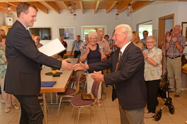 Hans Rademacher erhält die silberne Ehrennadel der Stadt Dorsten - Dorsten