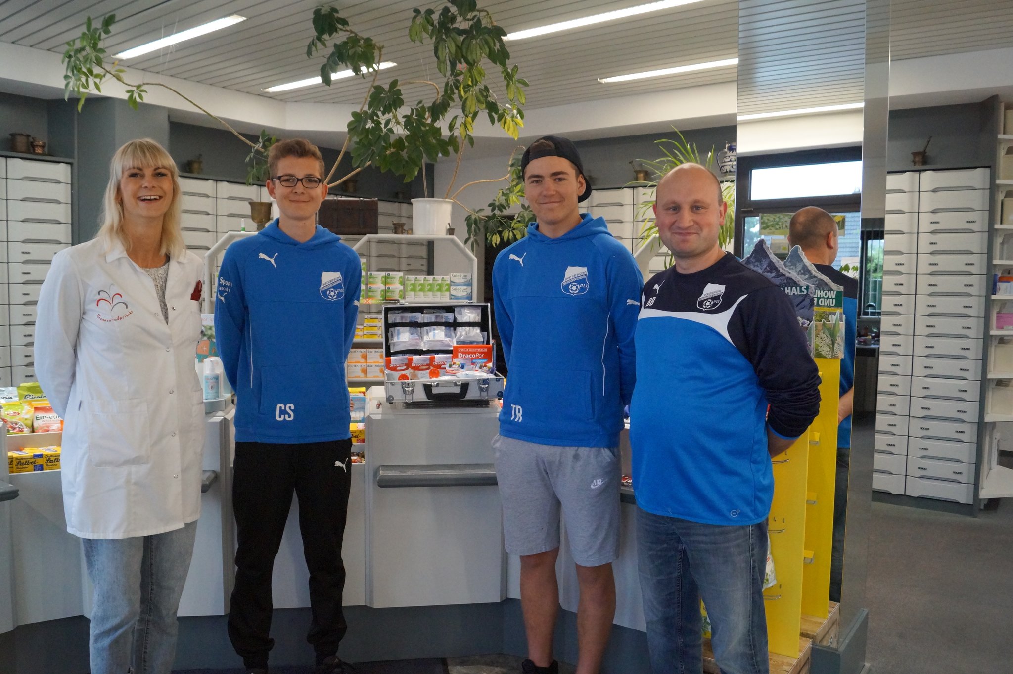 Brunnen-Apotheke unterstützt die B-Jugend - Hemer