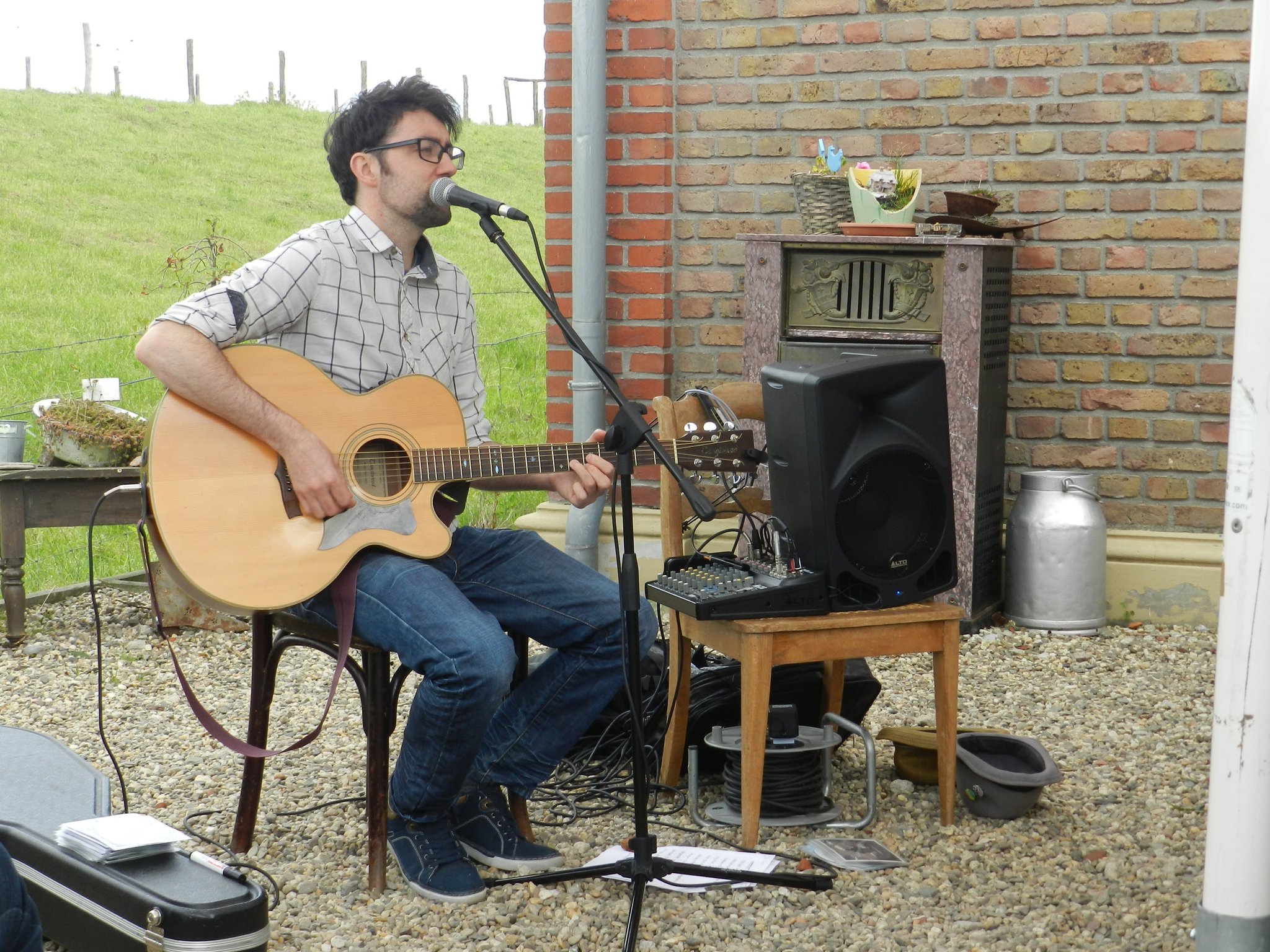 Chris Keys, ein Singer-Songwriter aus Irland, kommt nach Vynen in ...