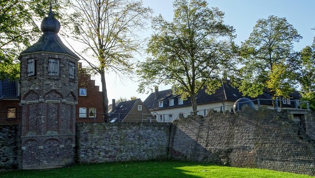 Rees am Rhein im Sonnenschein. - Rees
