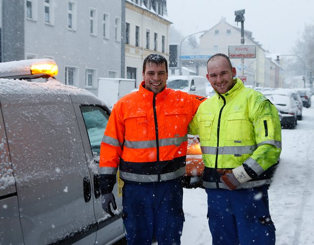 Schneechaos in Essen-Kupferdreh - Bus liegengeblieben - Essen-Ruhr