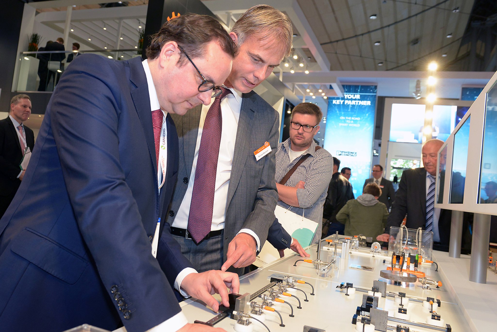 Oberbürgermeister Kufen zu Gast bei ifm auf der Hannover-Messe - Essen-Süd
