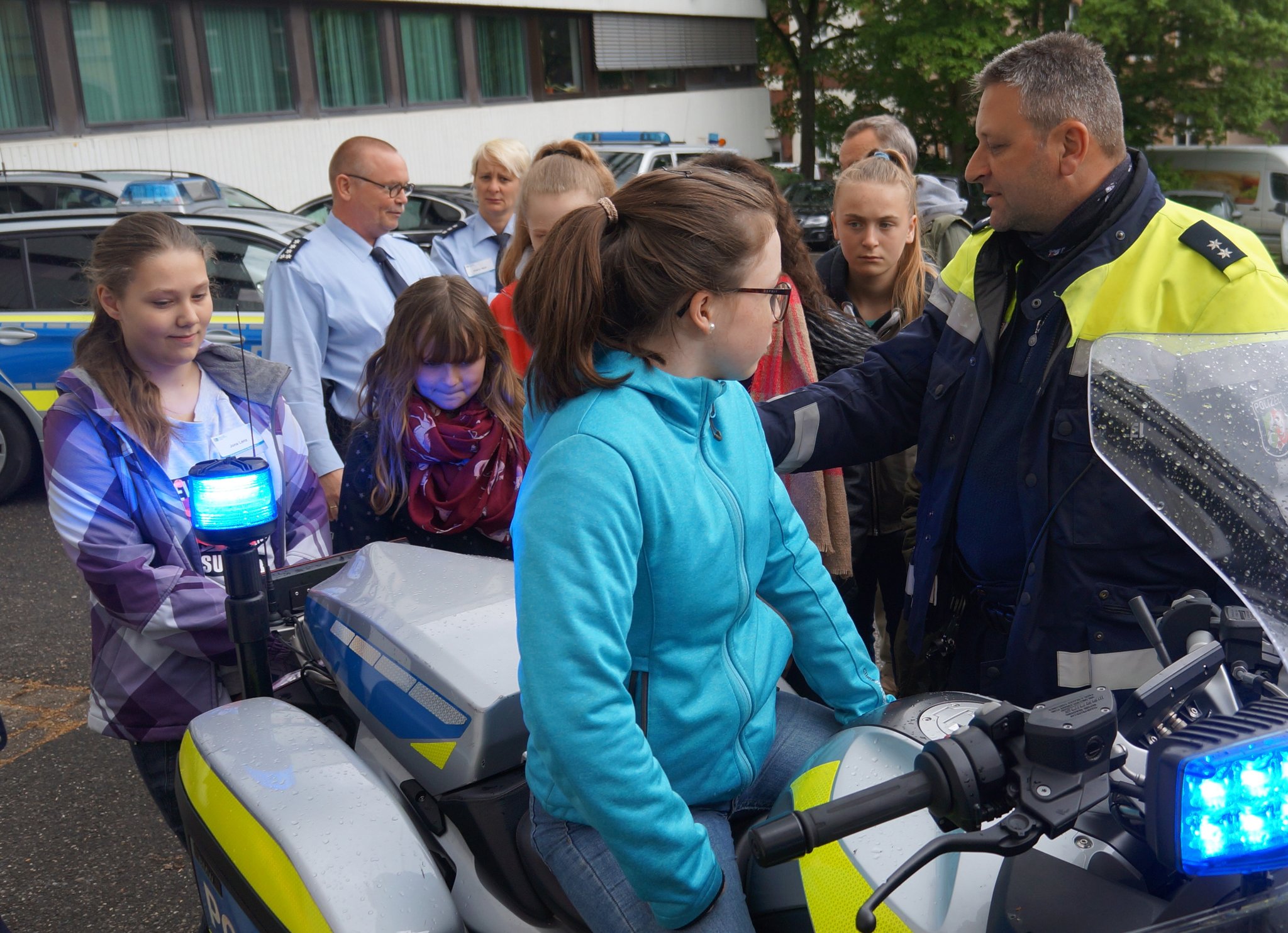 Spurensicherung, Einsatztraining, Wachdienst: Rund 100 Mädchen ...