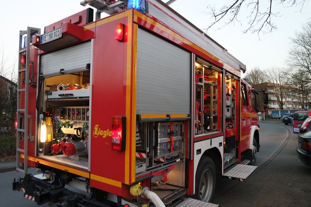 "Flächenbrand" bei einem Bootshaus am Wesel-Dattel-Kanal - Marl