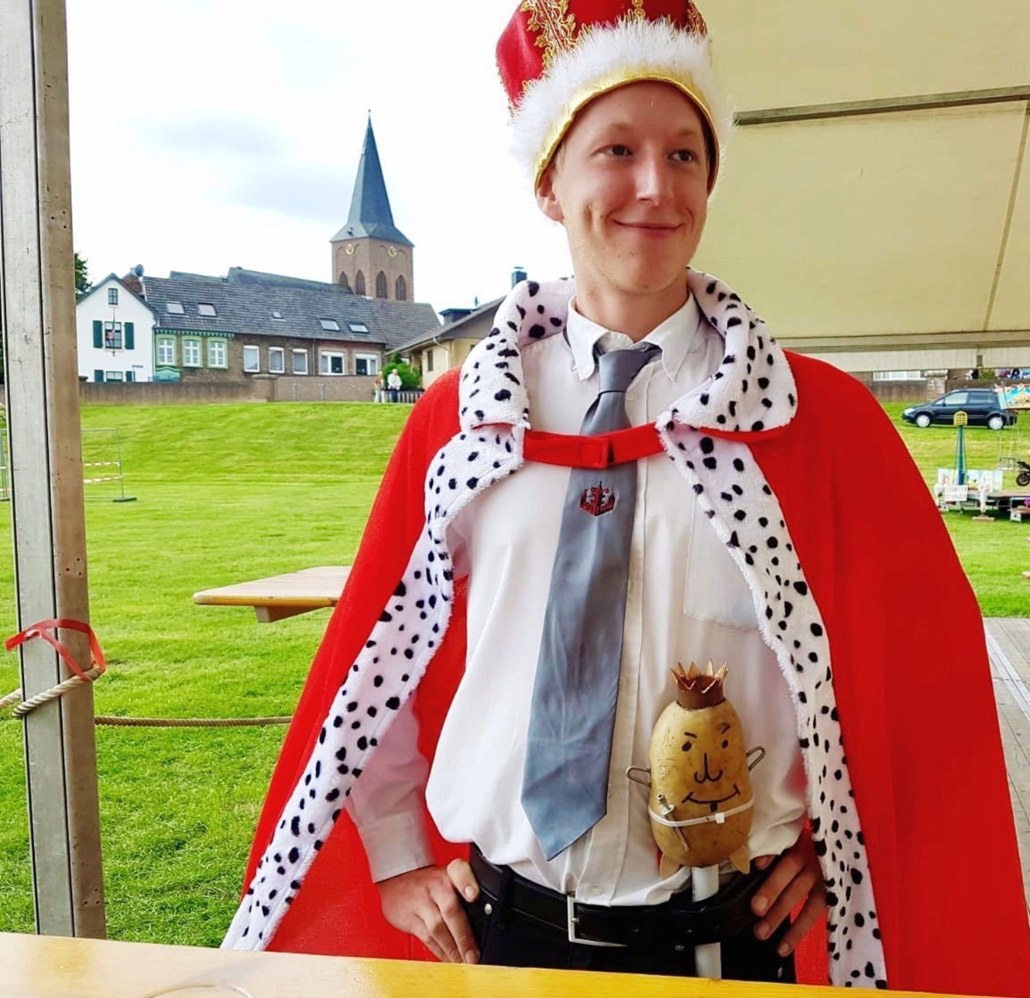 Nach einer alten Tradition: Wer wird Kartoffelkönig in Grieth am Rhein ...