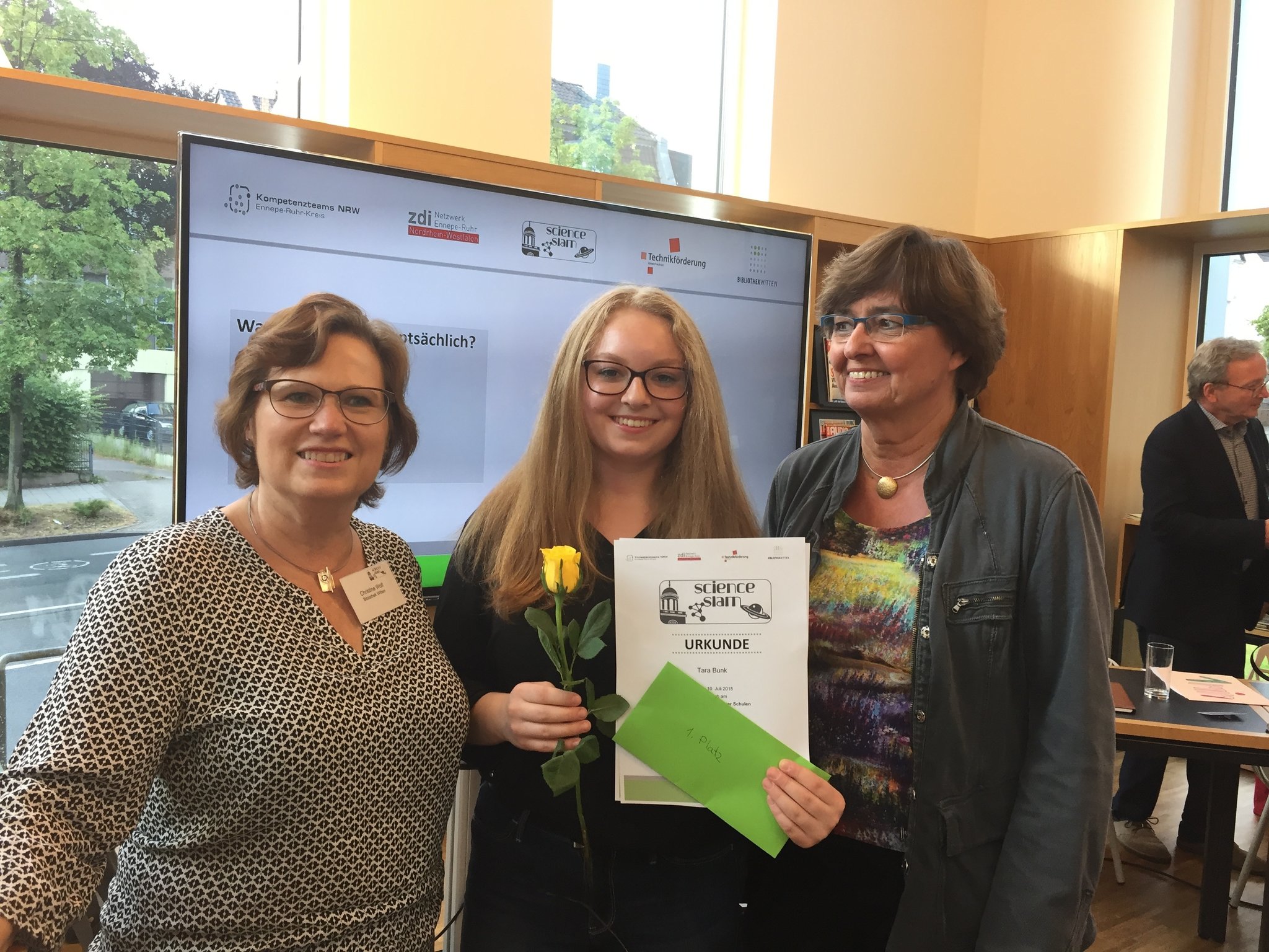 "Science Slam" - Mächtig Stimmung in der Bibliothek Witten - Witten