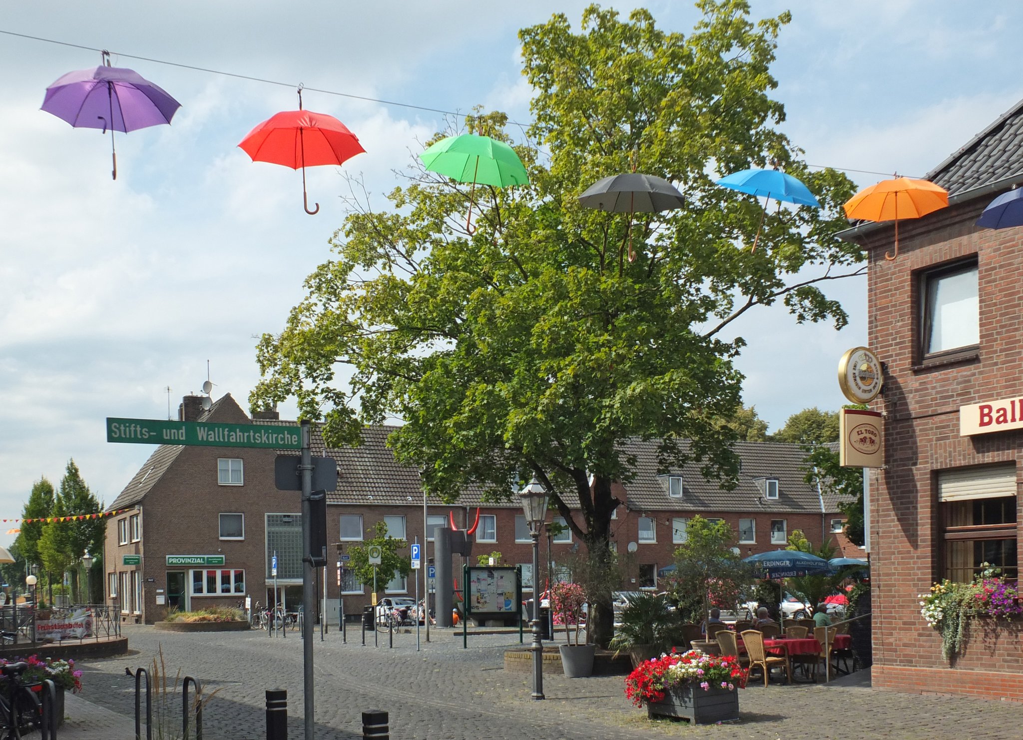 Die Große Straße in Kranenburg - eine farbenprächtige Straße - Kranenburg
