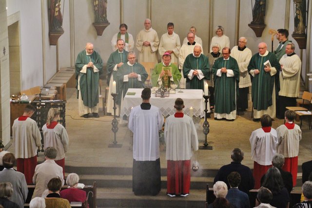 Gemeinde St. Peter und Paul hat einen neuen Chef – Weihbischof Ludger ...