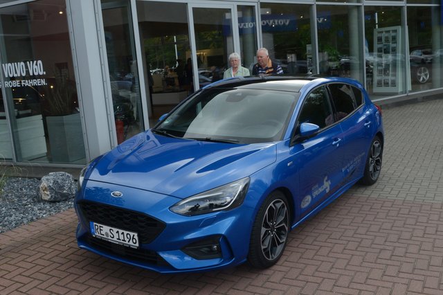 Nach Umbau mit großer Feier wiedereröffnet : Autohaus MOHAG erstrahlt ...