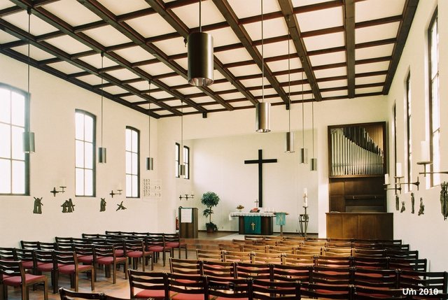 Olfen - Die Evangelische Christuskirche nach Renovierung: hell, freundlich, einladend - Olfen