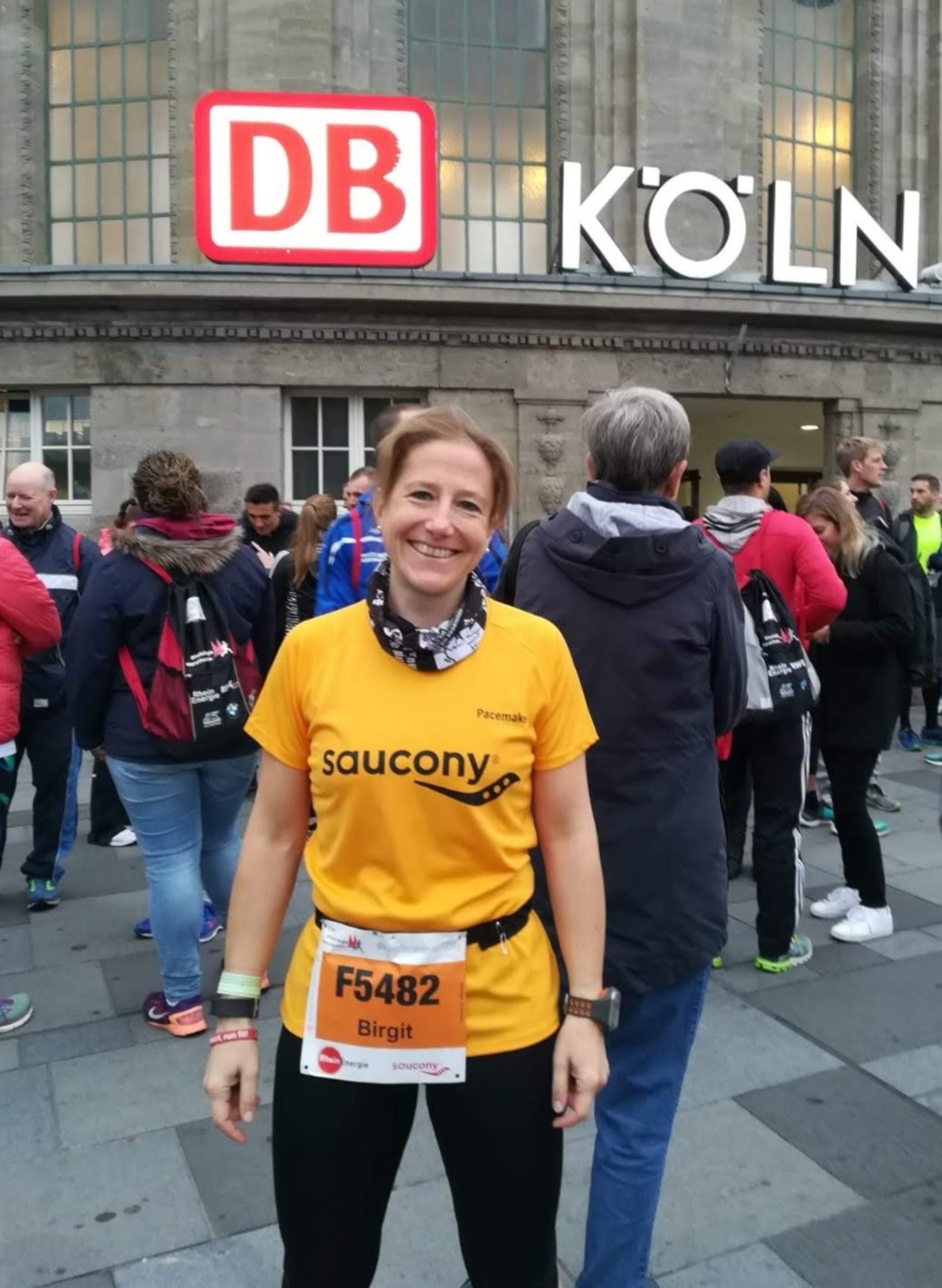 Birgit Jahn (TC Kray ) als Pacer beim Köln Marathon dabei - Essen-Steele