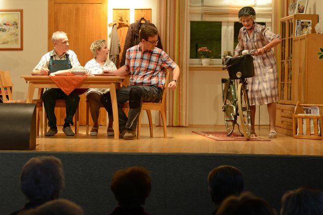 Lembeck: „Tante Rosels Lottoschien“ – KLJB Lembeck präsentiert plattdeutsches Theaterstück - Dorsten