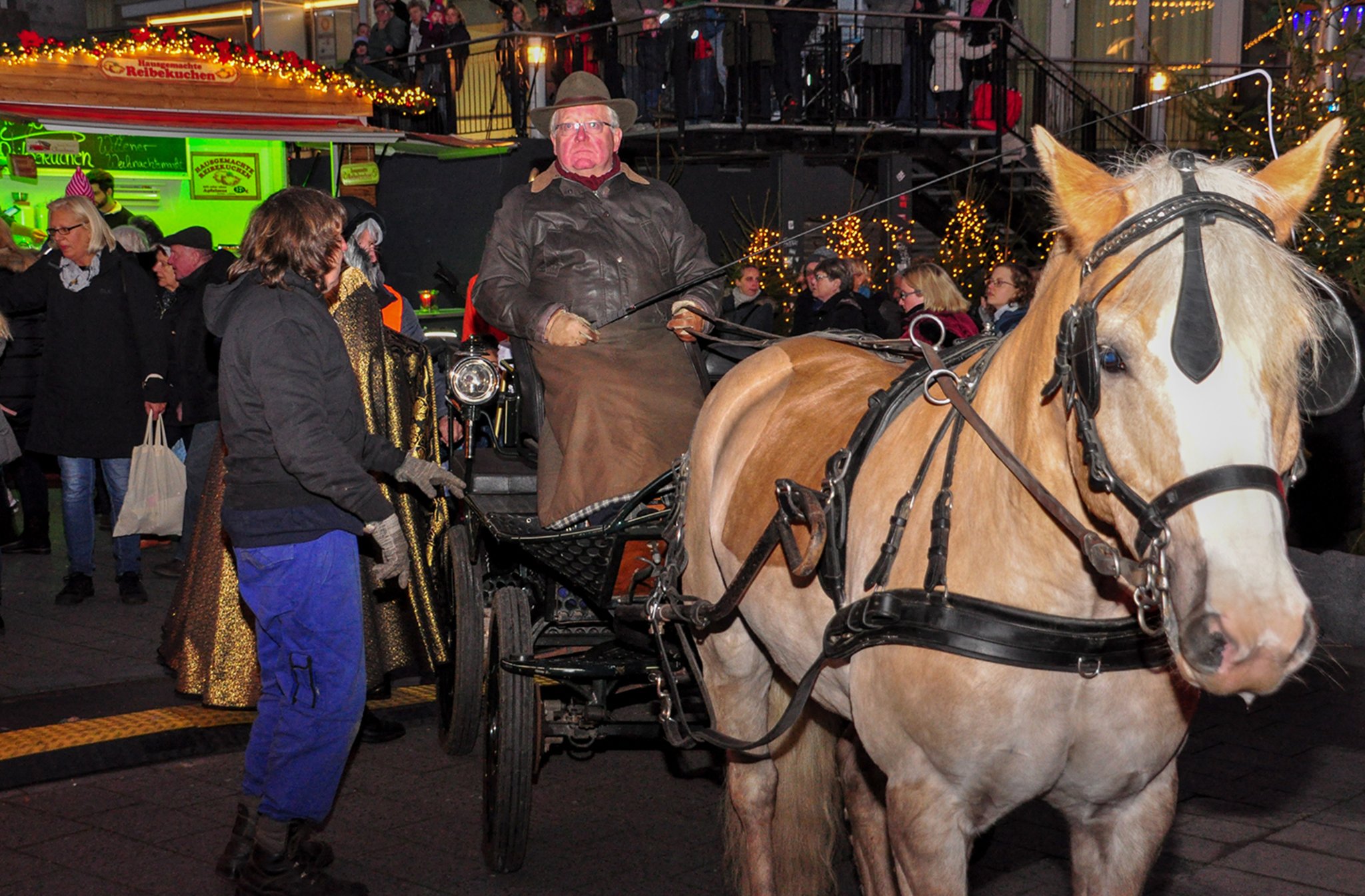 Neues Christkind Und Bürgermeisterin Eröffnen Weihnachtsmarkt Witten