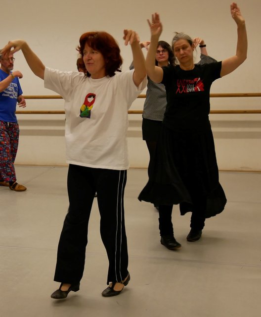 Tanzen als Ausgleich vom Alltag: Internationale Folkloretänze bringen ...