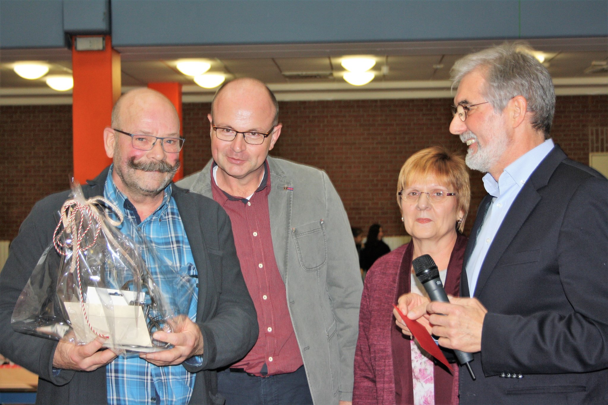 Großer Bahnhof für den „ICE unter den Hausmeistern“: Stehende Ovationen ...