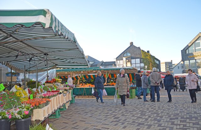 Wochenmarkt in Velbert-Mitte: Mehr Platz, mehr Händler - positives ...