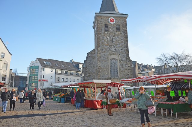 Wochenmarkt in Velbert-Mitte: Mehr Platz, mehr Händler - positives ...