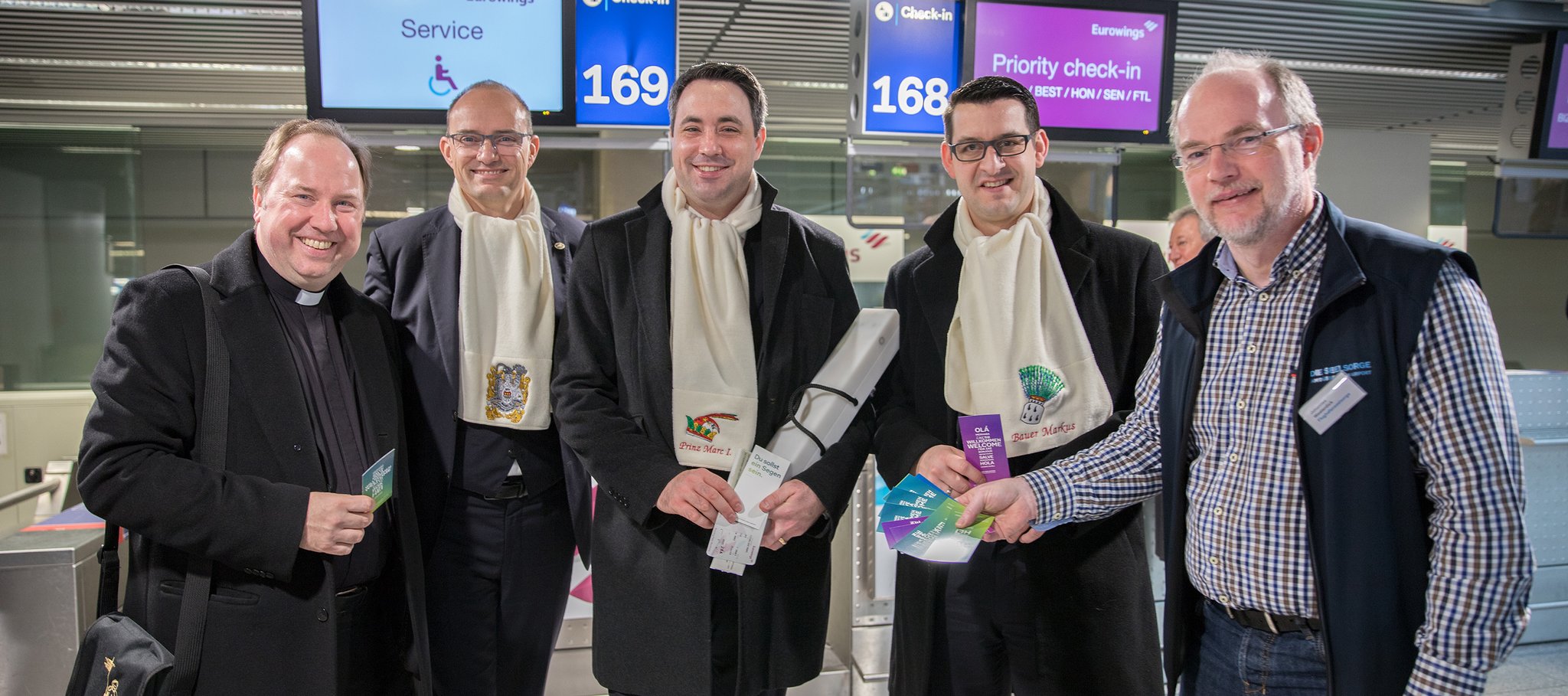 Flughafen Düsseldorf: Reisesegen „to go“ für das Kölner Dreigestirn ...