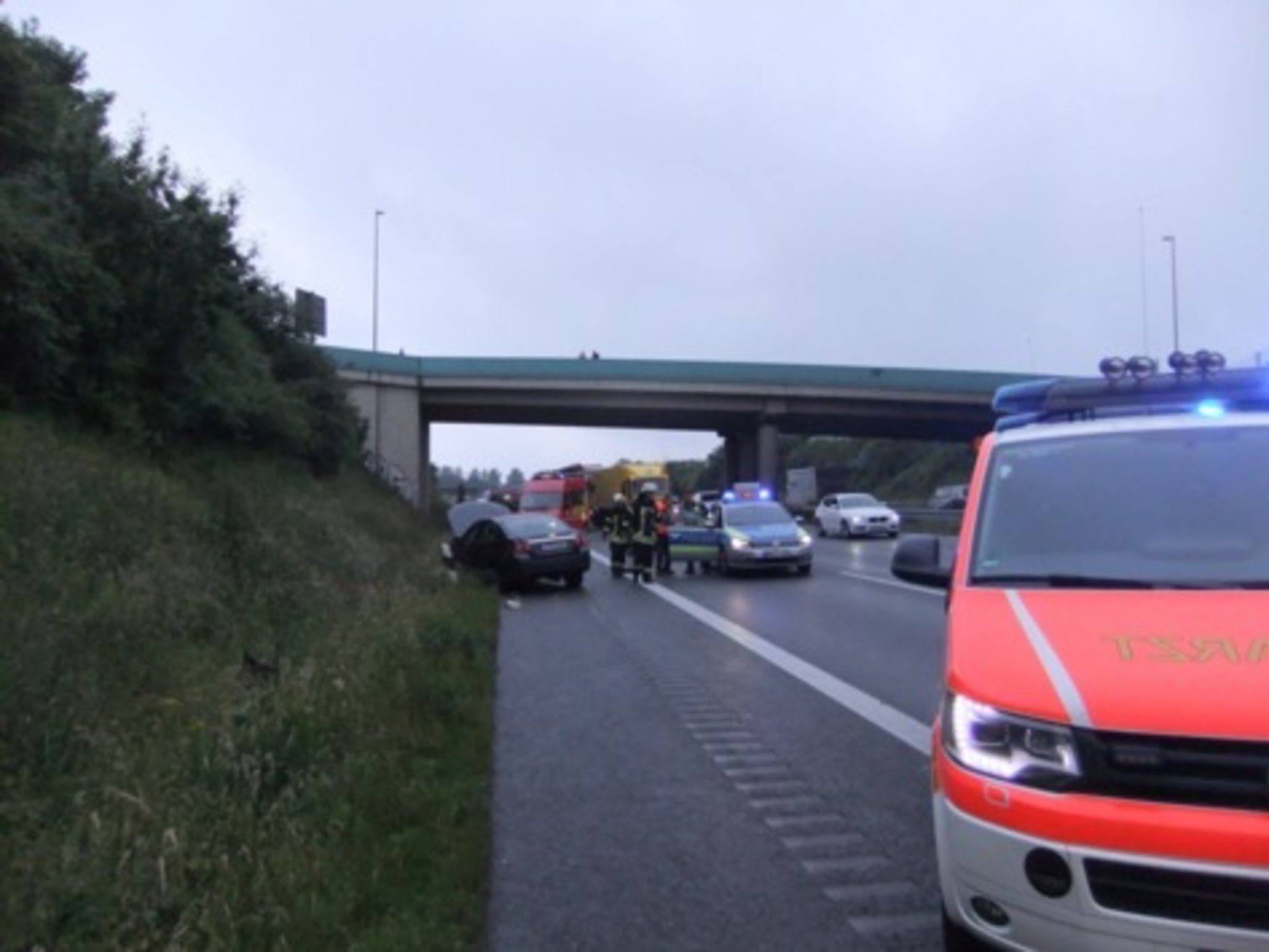 A1 zwischen Autobahnkreuz Dortmund/Unna und Kamen-Zentrum: Bilanz: Zwei schwerverletzte und ein ...