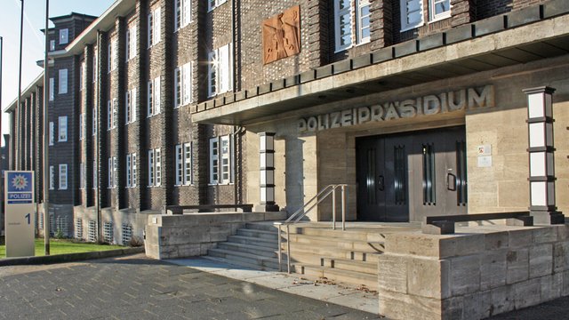 Polizei Bochum: Hundert Jahre kann jeder - Polizei Bochum feiert 110 ...