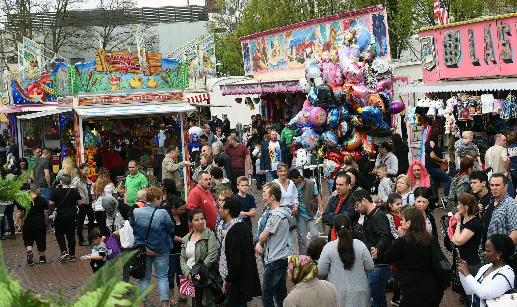 Vom 5. bis 7. April geht's in Altenessen rund: Kirmes- und Einkaufsspaß ...