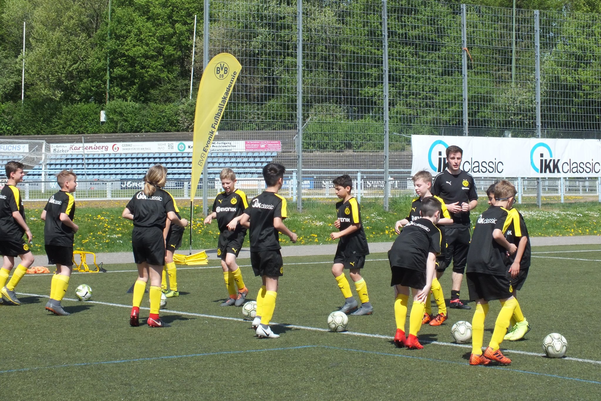 Die BVB Evonik Fußballakademie beim TuS Ennepetal: Das hat viel Spaß ...