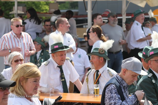 Schützenfest Marl Brassert: König Peter Geyer macht seine Ehefrau Ulla ...