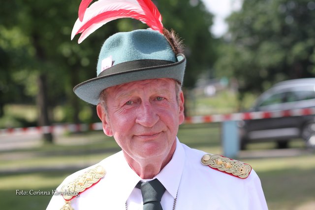 Schützenfest Marl Brassert: König Peter Geyer macht seine Ehefrau Ulla ...