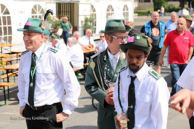 Schützenfest Marl Brassert: König Peter Geyer macht seine Ehefrau Ulla ...
