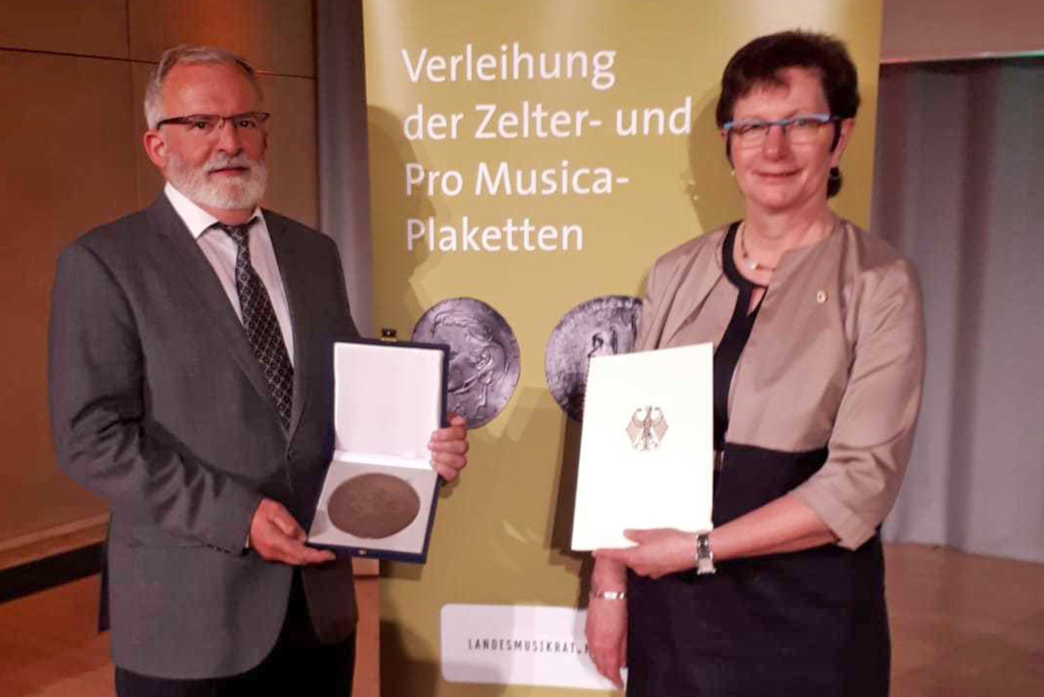 Zelter-Plakette: Verdienste um die Pflege der Chormusik und des ...
