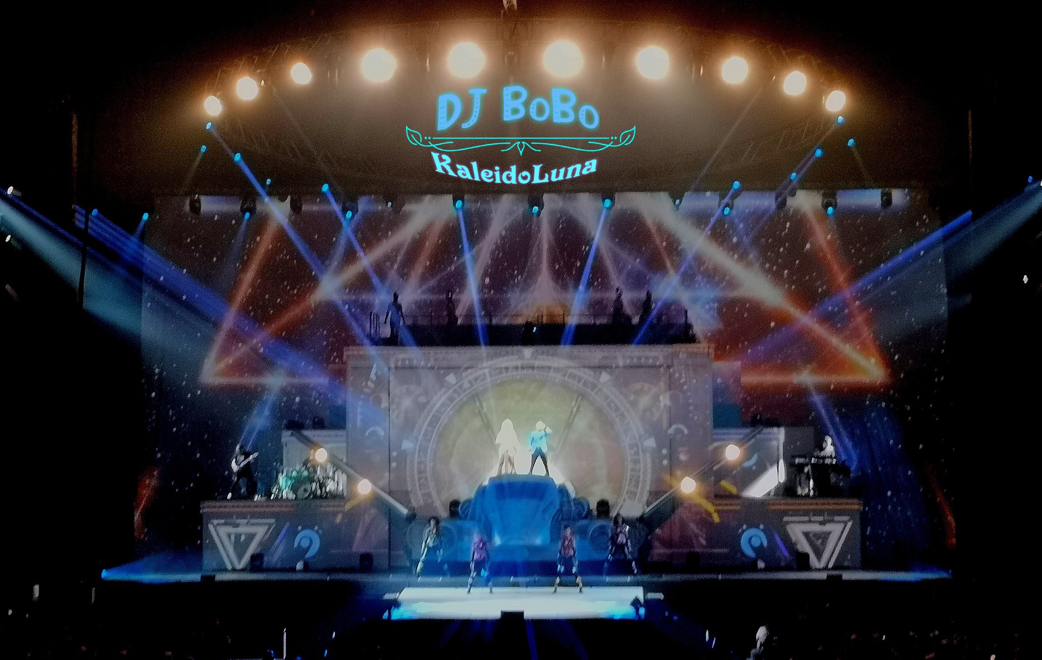 DJ BoBo begeisterte 175000 Fans mit seiner gigantische Show KALEIDOLUNA ...