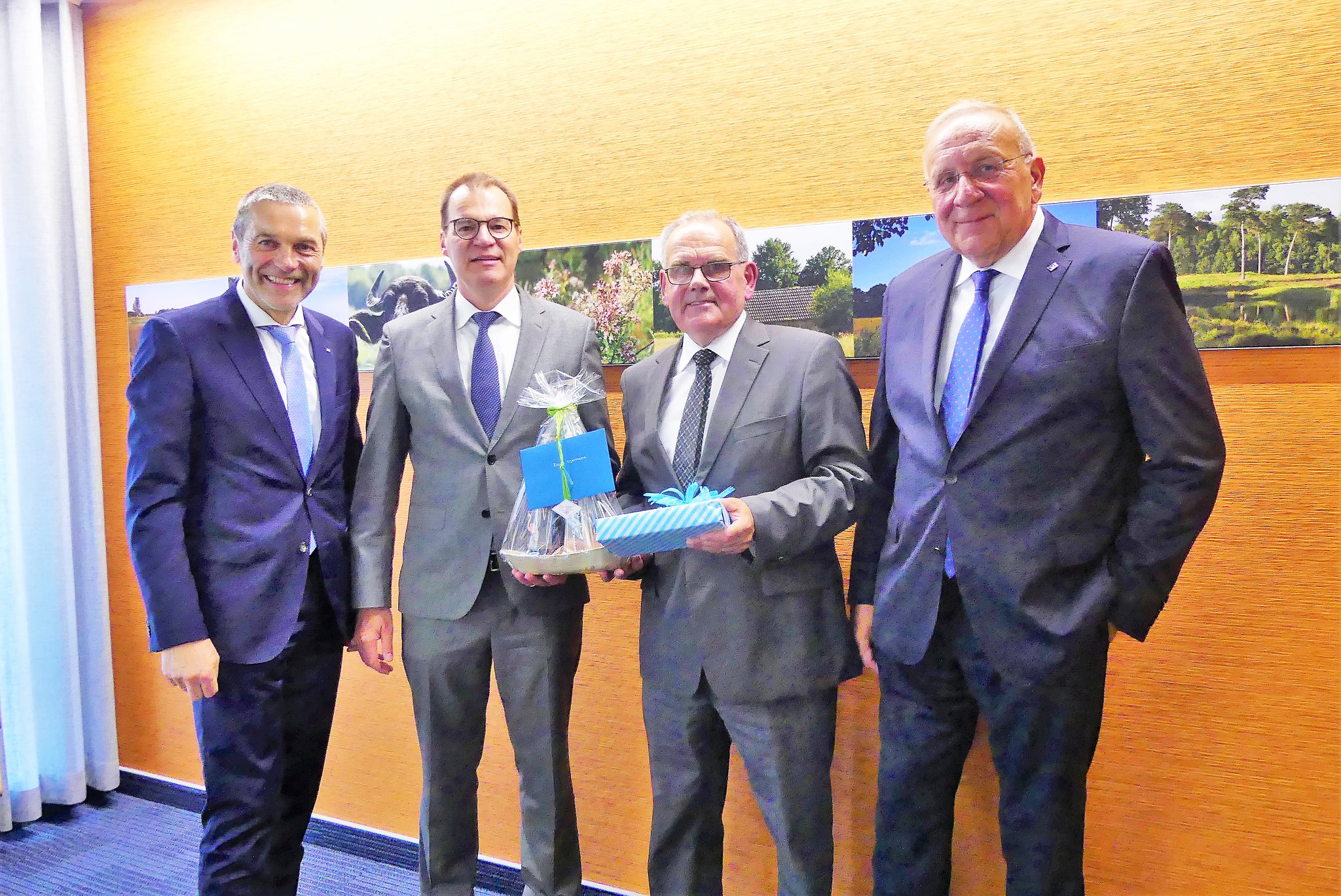 „Niemals geht man so ganz“: Erwin Ufermann nach 47 Jahren aus dem ...