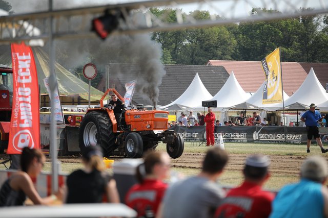 Full Pull: Trecker-Kräftemessen Tractor-Pulling 2019 in Anholt - Hamminkeln