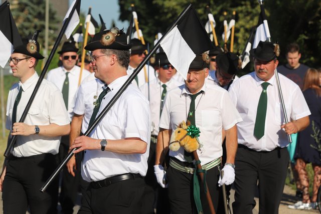 Schützenfest: Schützenparade in Praest - Rees