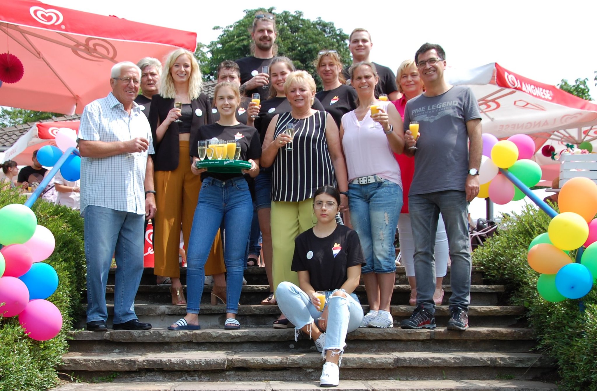 20 Jahre "Het Frietje" im Underberg-Bad: Kiosk-Betreiberin Leonie ...