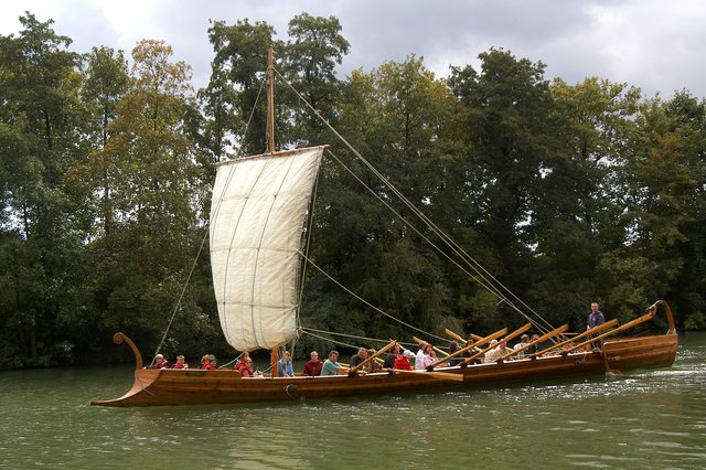 Mit dem Römerschiff „Victoria“ auf dem Halterner Stausee: Rudern wie ...