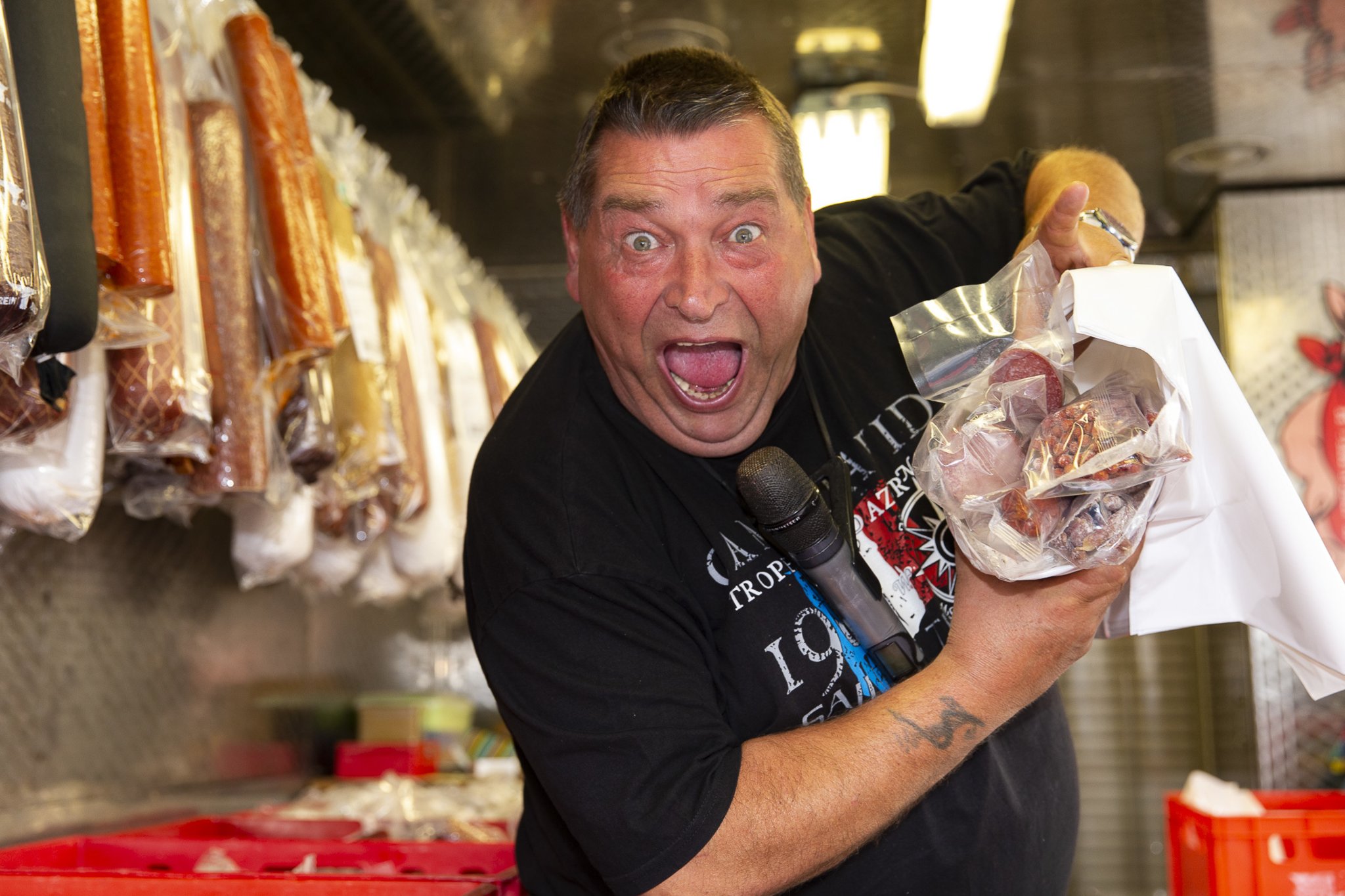 Die Marktschreier bringen in Buer alles an die Leute: Wurst, Wurst ...