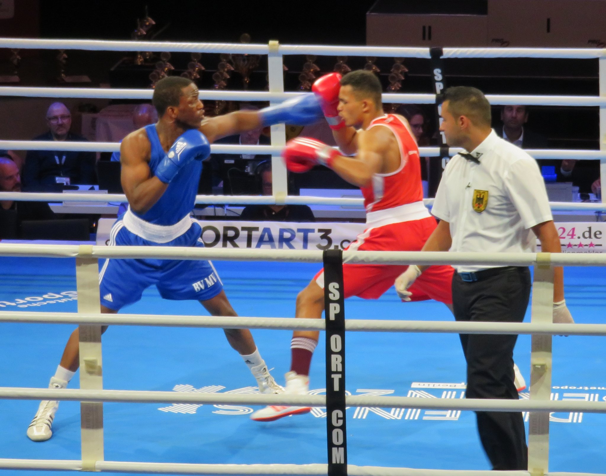 Amateurboxen: DBSler besuchten die "DM" der Elite-Boxer in Berlin ...