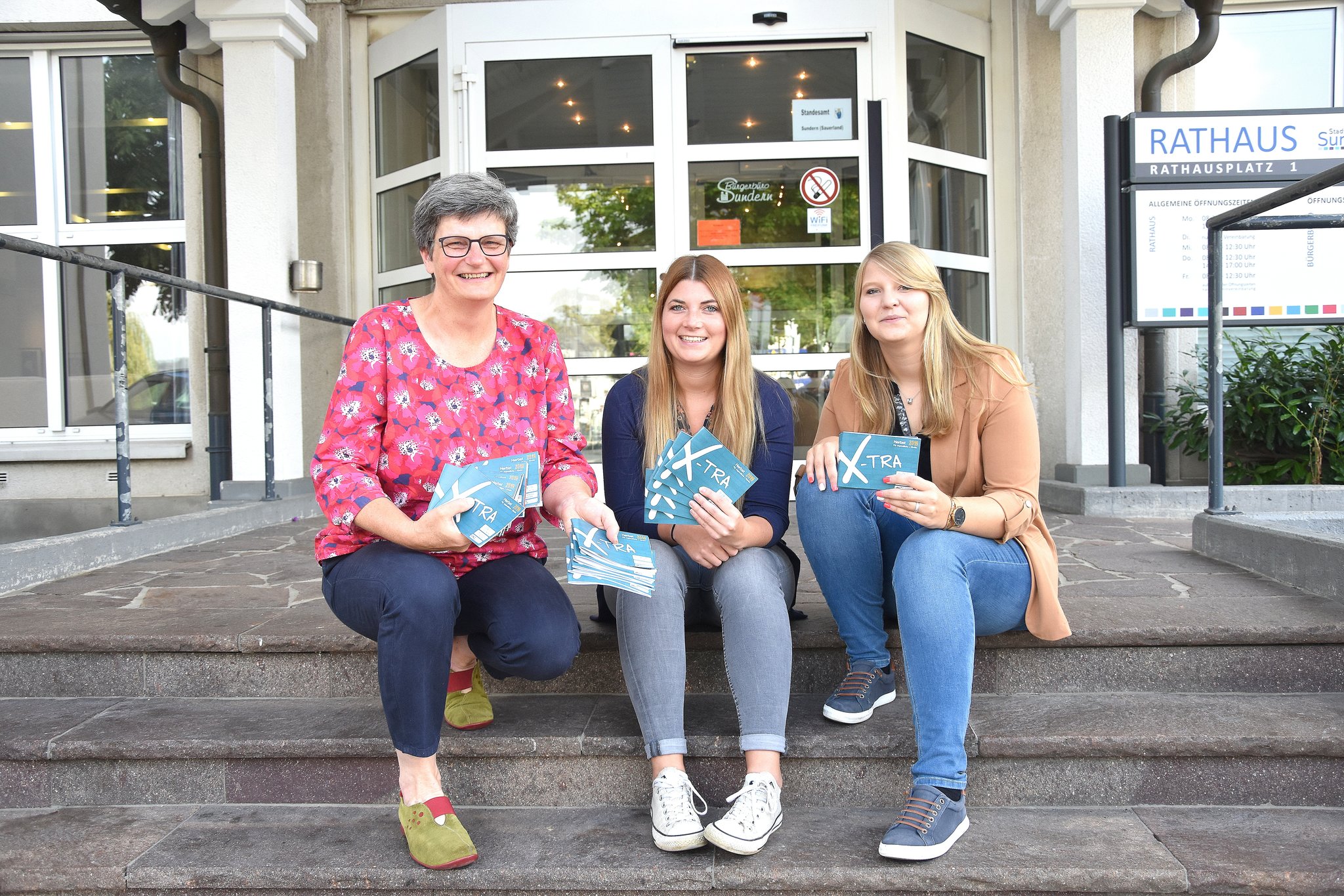 Jede Menge Angebote: Neues "X-TRA-Heft" für den Herbst ist da - Sundern ...