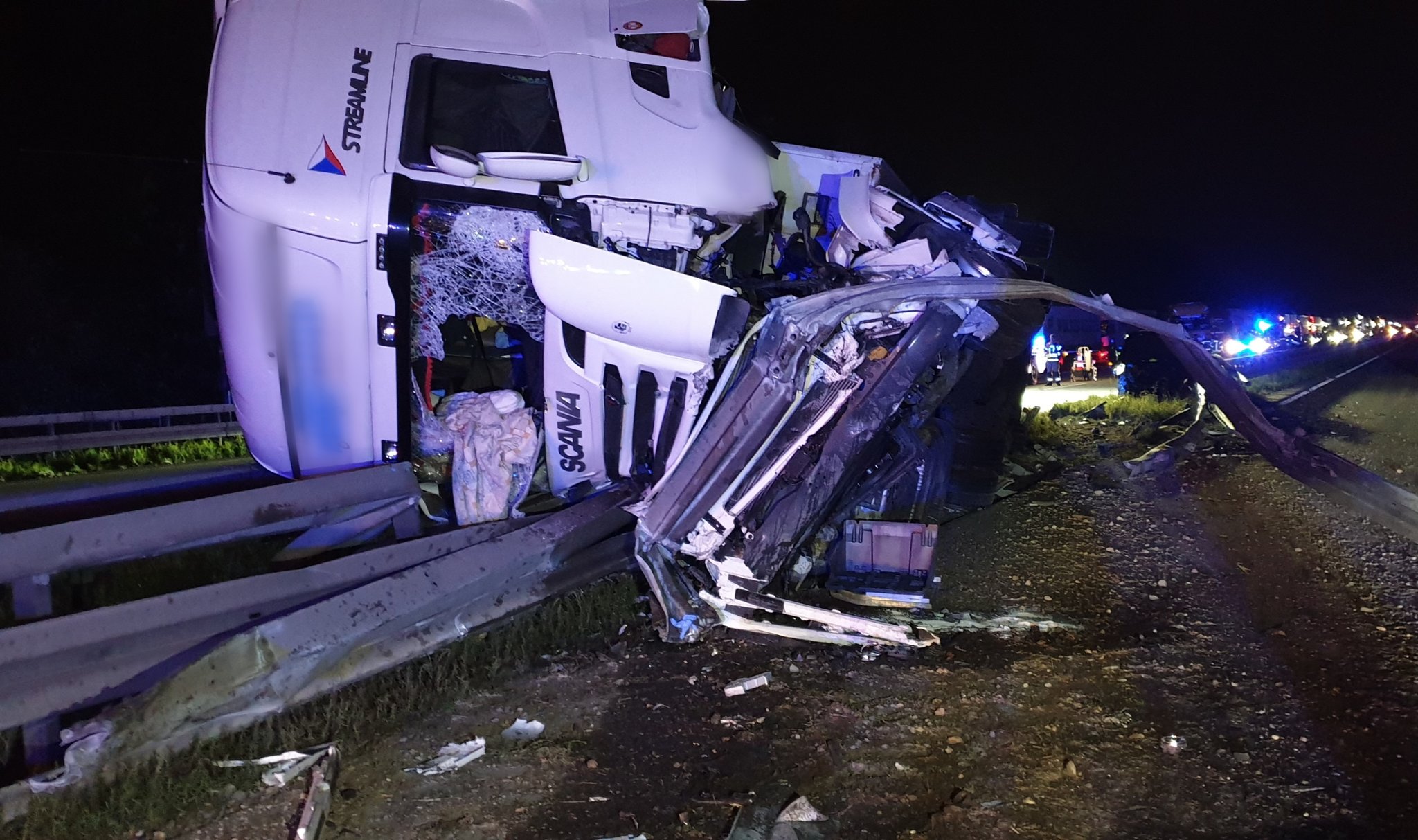 Schwerer Unfall auf der A2, fünf Menschen erleiden zum Teil schwere ...