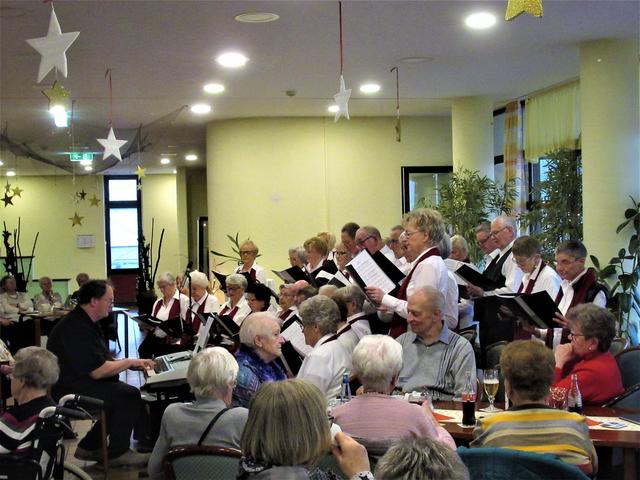 Stimmungsvoll: Weihnachtskonzert mit dem Seniorenchor Flora Marzina - Herne