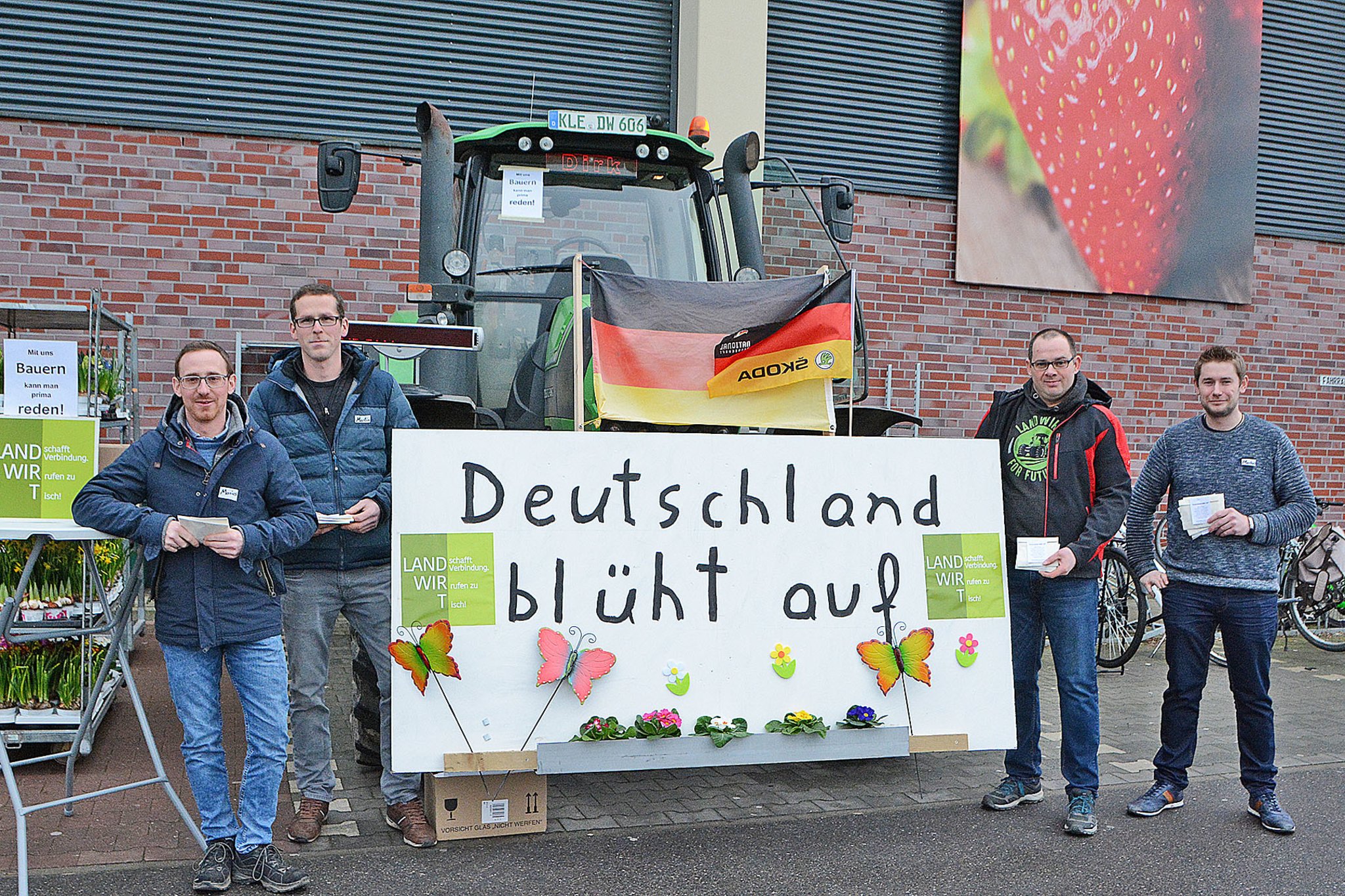 Der friedliche Protest der Bauern geht weiter: Von Bauern, Blumen und ...