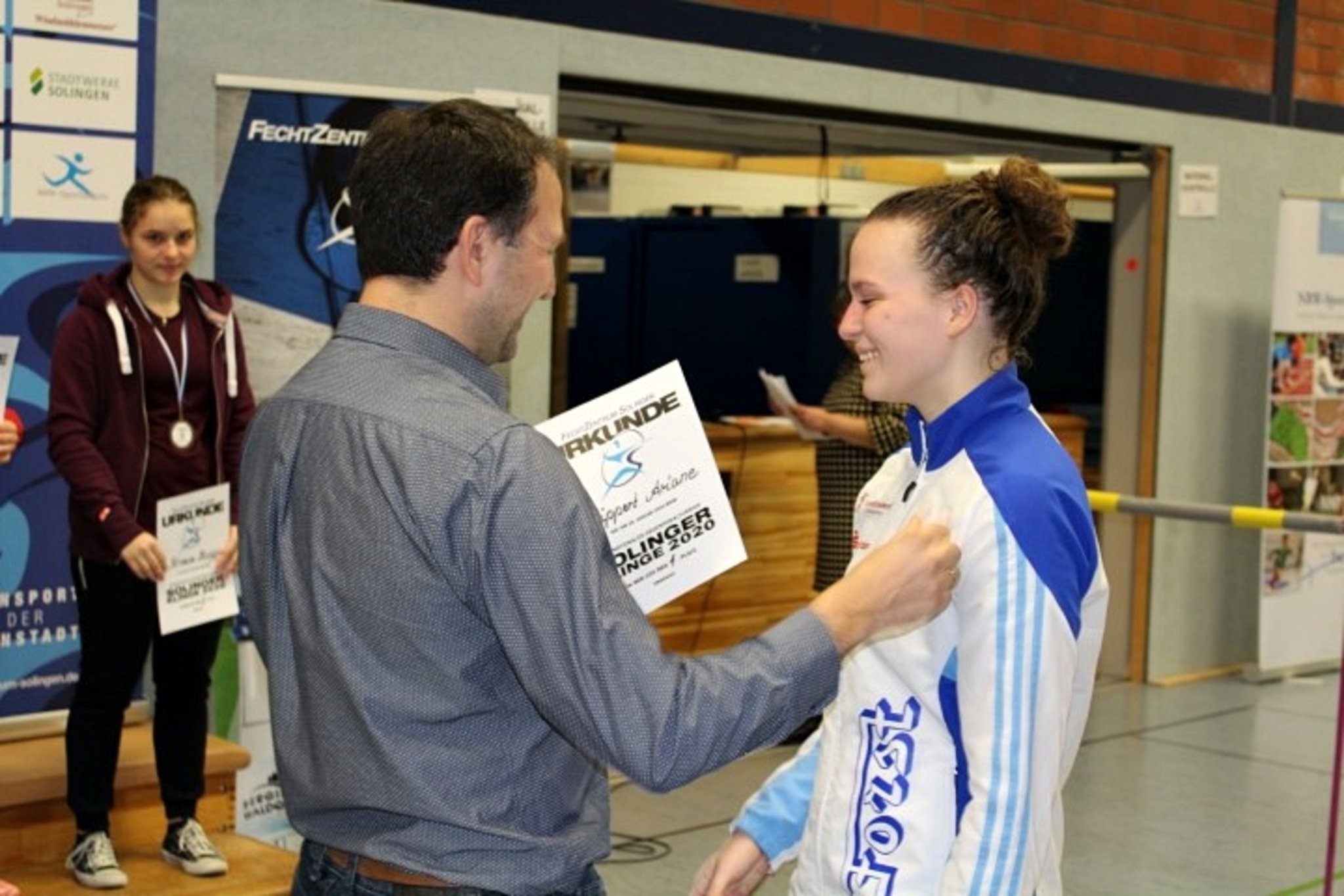 Degen-Turnier: Ariane Rippert gewinnt die "Solinger Klinge" - Hilden