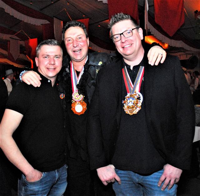 PRINZENKÜRUNG SERM TEIL 2 mit großer Fotostrecke: Prinz Micha I ...