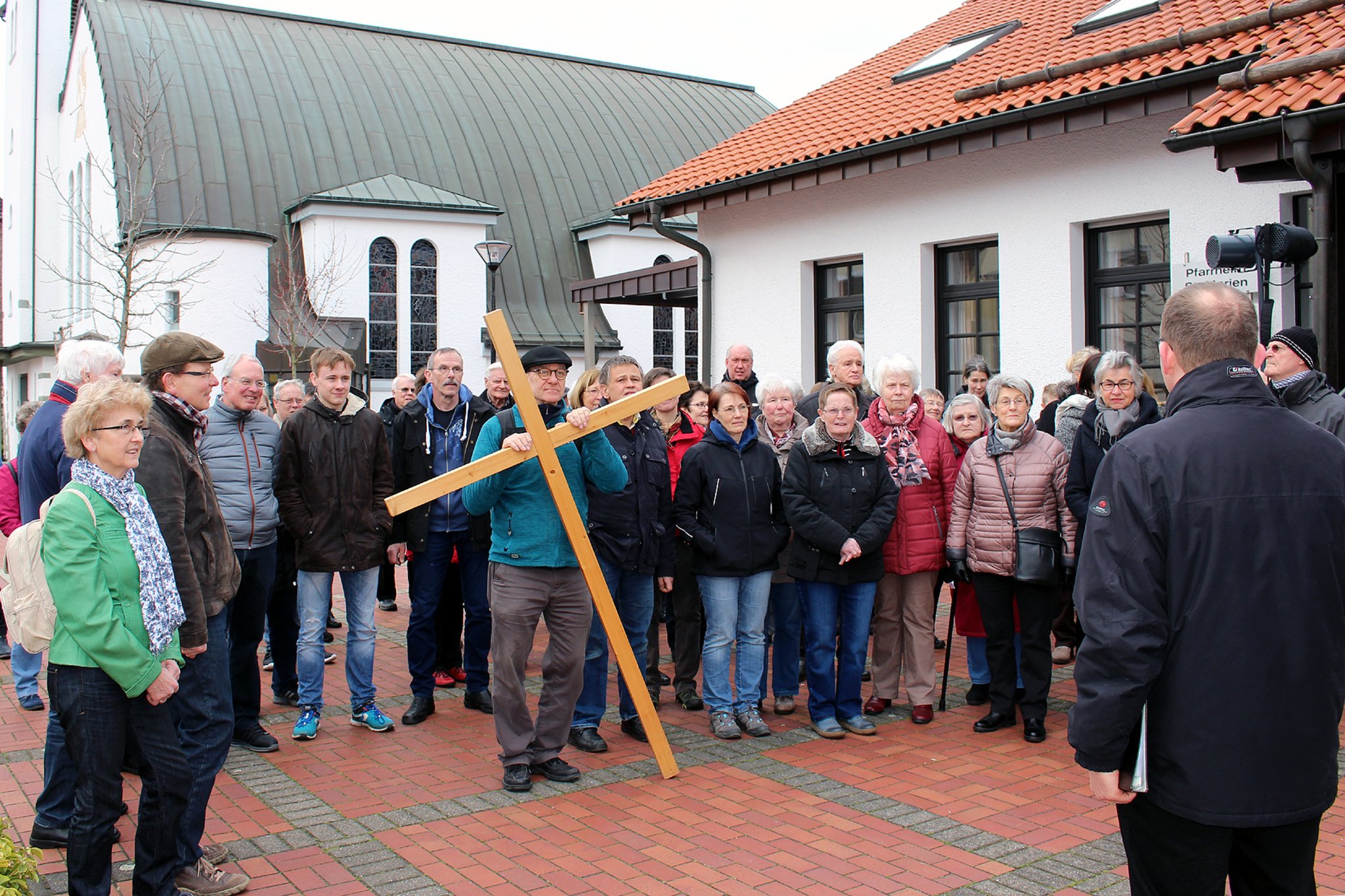 Einladung zum ökumenischen Spaziergang: „Mit dem Kreuz durch Massen“ - Unna