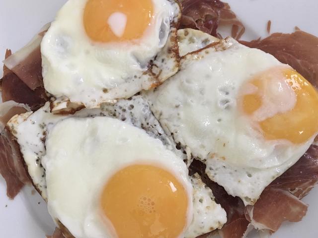 Etwas Lustiges trotz Corona: LORIOT - Die Sache mit dem Frühstücksei ...