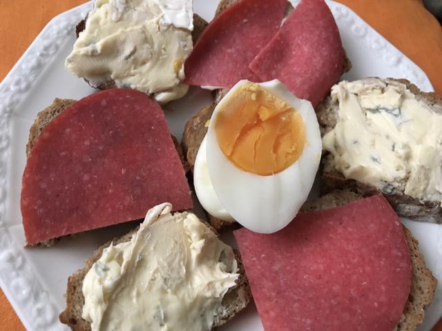 Etwas Lustiges trotz Corona: LORIOT - Die Sache mit dem Frühstücksei ...